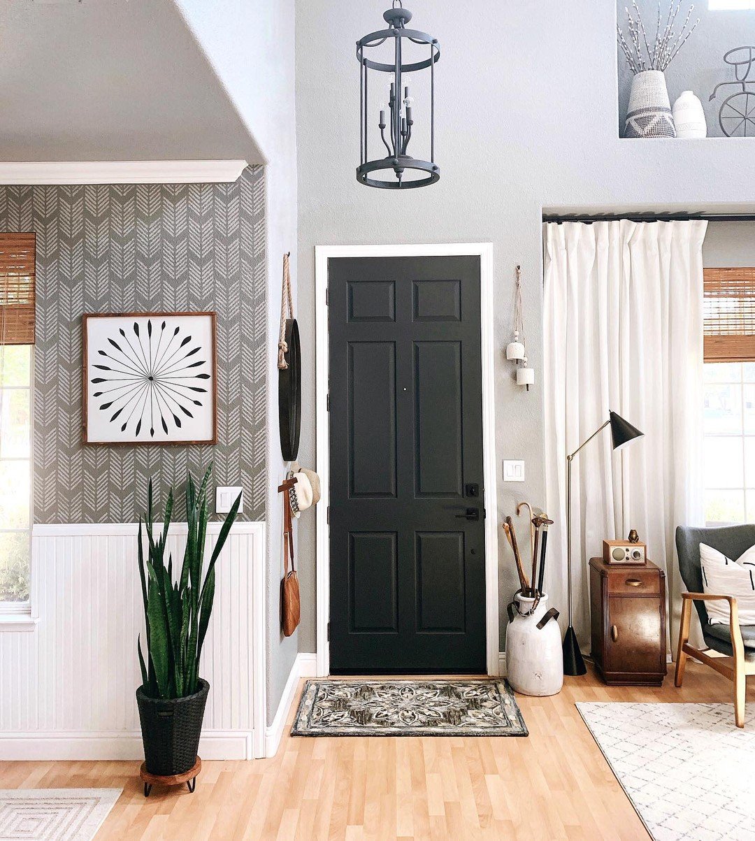 Small Entryway with Big Impact: 10 Design Hacks for Small Foyers