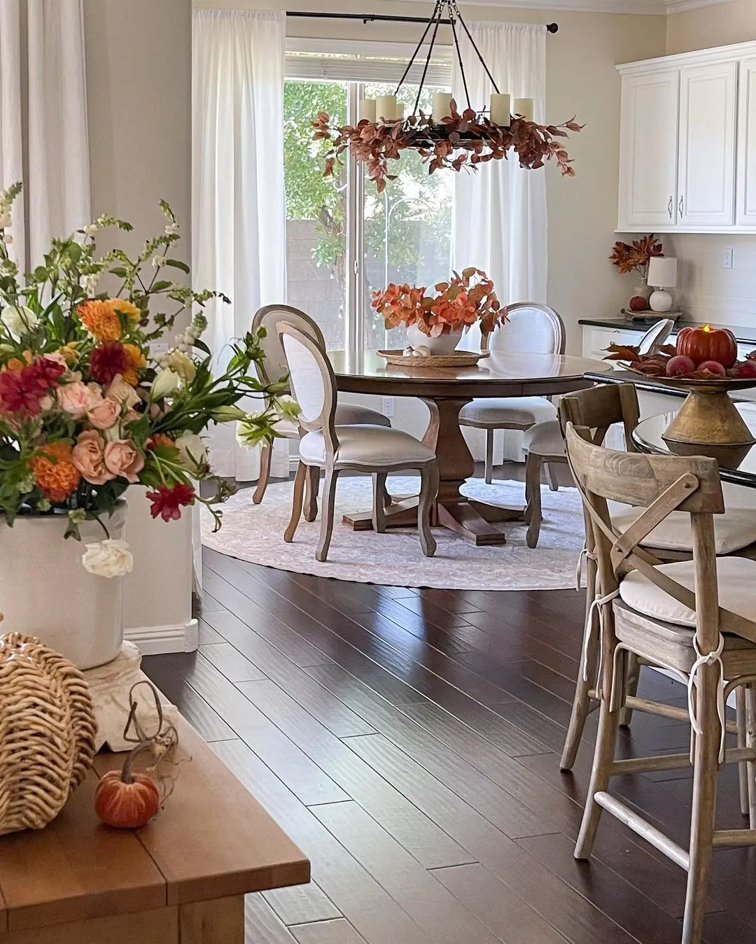 How to Avoid Common Mistakes When Decorating for Seasonal Changes