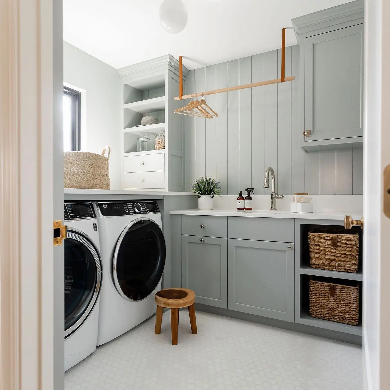 The Best Materials for Laundry Room Cabinets